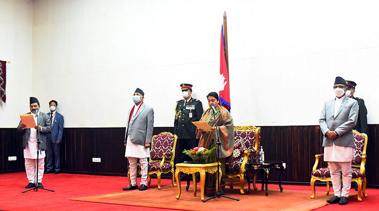 प्रदेश २ का प्रमुख झाद्वारा पद तथा गोपनियताको सपथग्रहण « Yo Bela