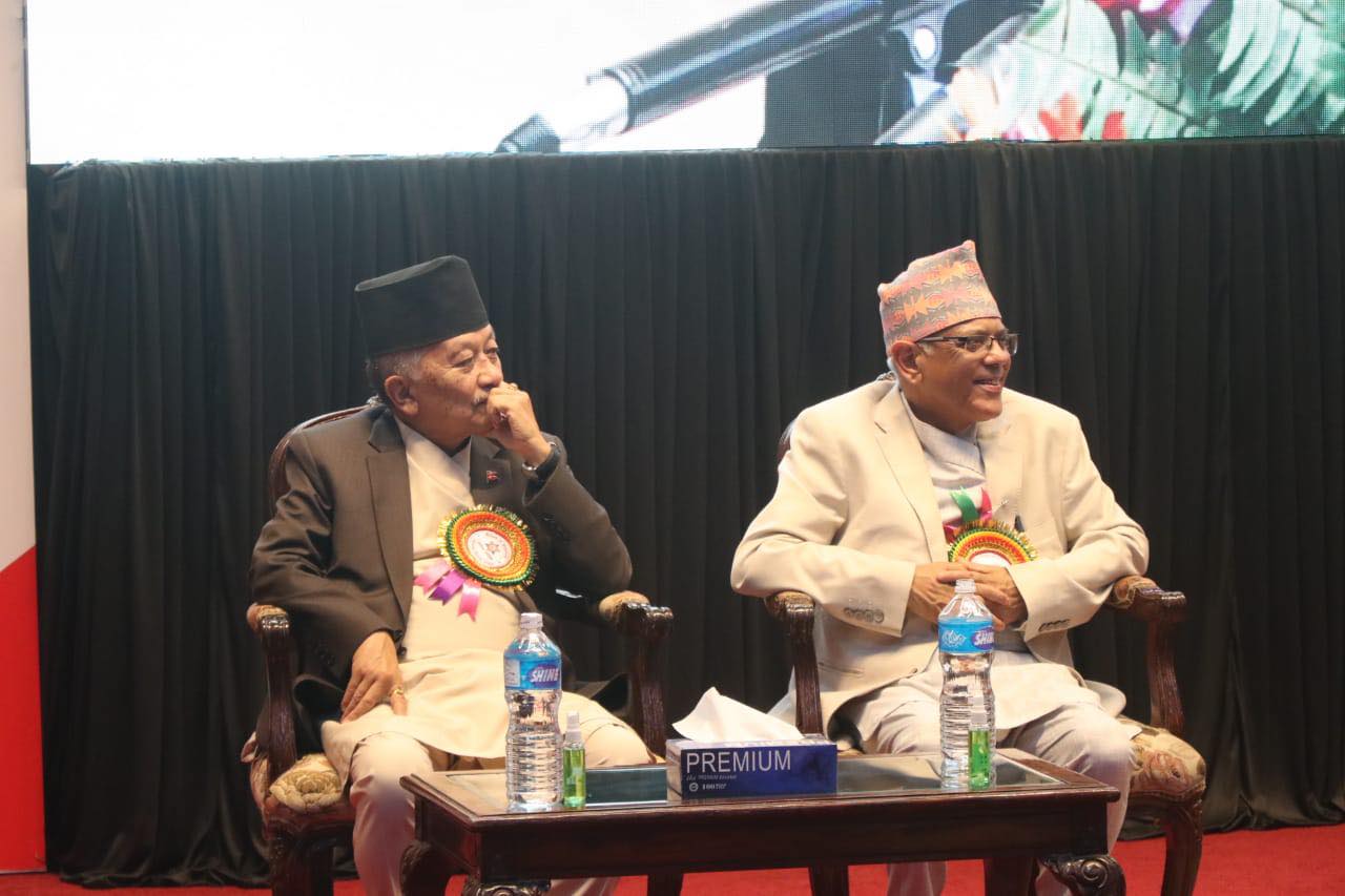 सुवास नेम्वाङ र डा. सूर्य सुवेदी स्वर्ण सम्मानबाट सम्मानित « Yo Bela