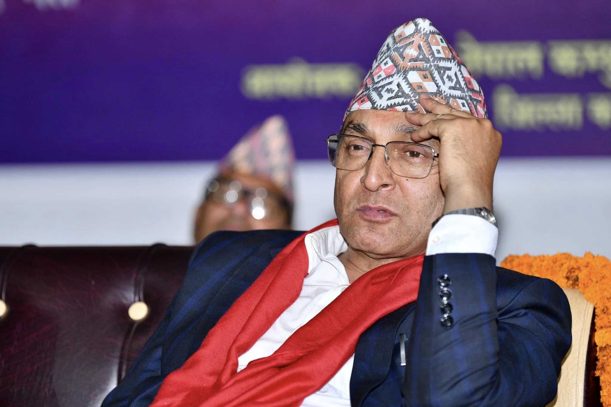 प्रहरी समक्ष उपस्थित भएर अनुसन्धानमा सघाउन टोपबहादुर रायमाझीलाई एमालेको ...