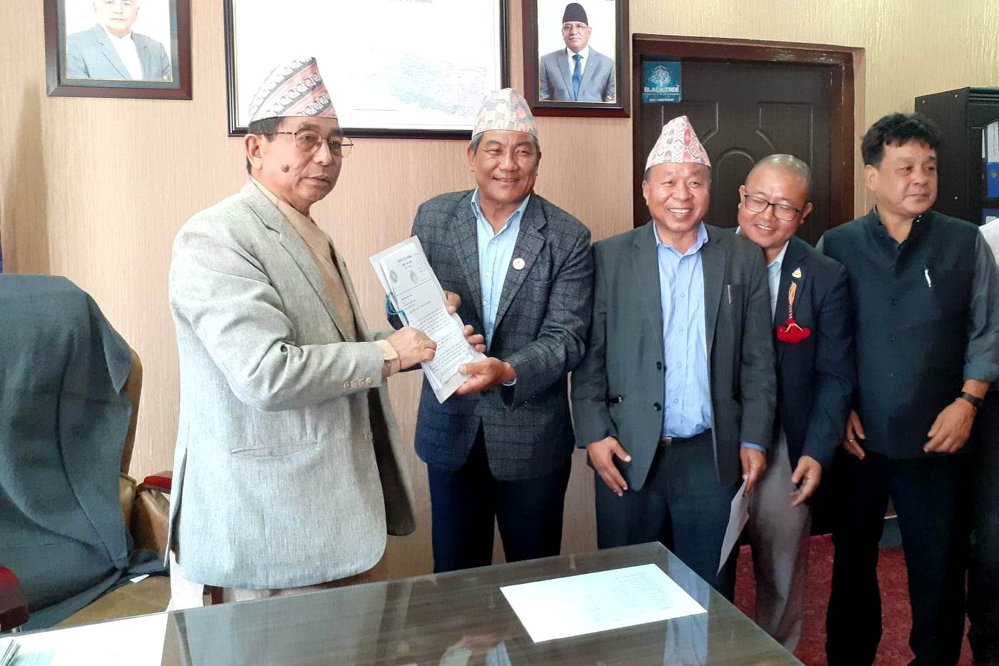 संघीय ऐनबाटै मातृभाषा शिक्षकको दरबन्दी सिर्जना हुन्छ: शिक्षामन्त्री राई ...