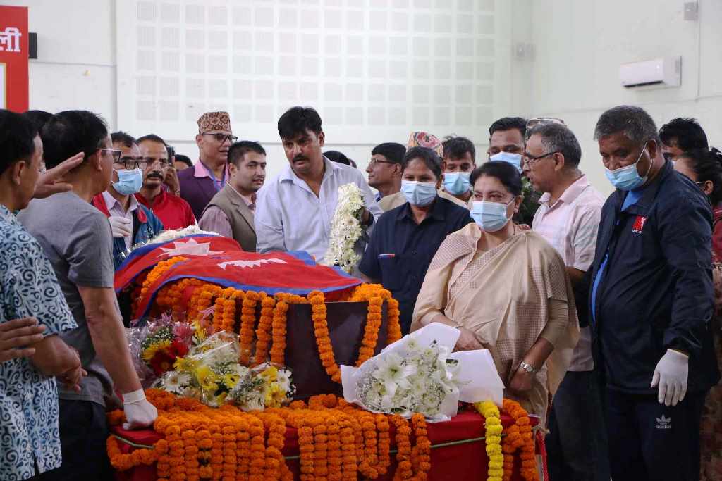 नेम्वाङकाे श्रद्धाञ्जलीमा पूर्वराष्ट्रपति भावविव्हल « Yo Bela