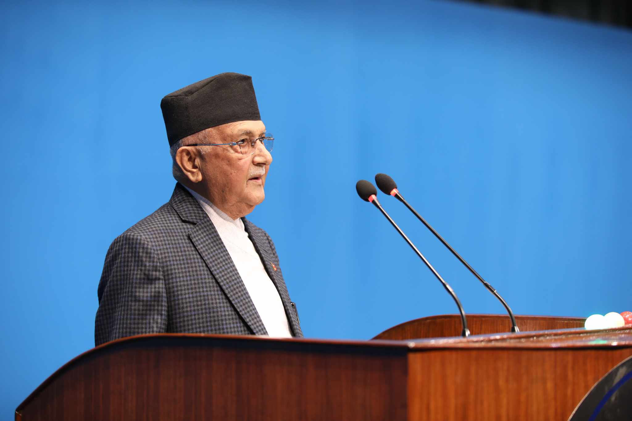 नीति तथा कार्यक्रममाथि उठेका प्रश्नको जवाफ दिनुहुँदै प्रधानमन्त्री ओली ...