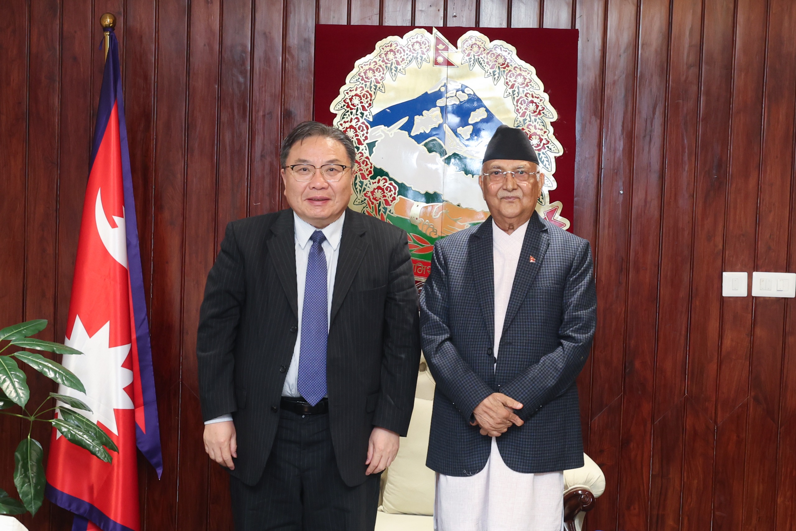 प्रधानमन्त्री ओलीसँग विश्व बैँकका प्रमुख प्रशासकीय अधिकृतको शिष्टाचार ...